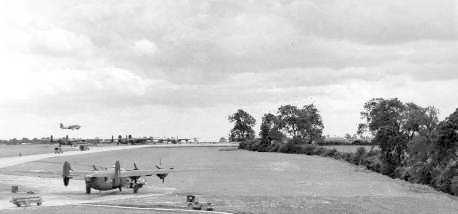 25 March – Move to RAF Harrington airbase for Operation Carpetbagger ...